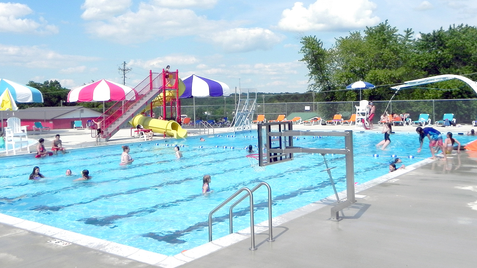 It's the last day of the season for Houston Municipal Swimming Pool ...