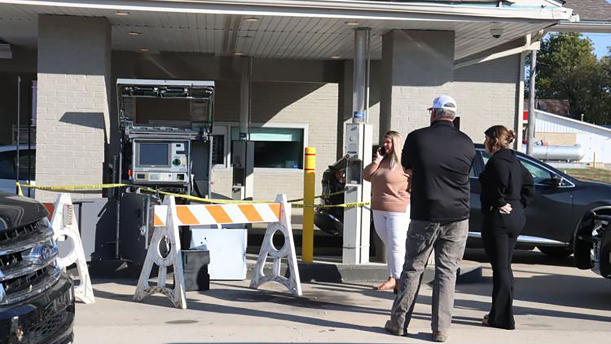 Police: ATMs struck at two area towns - Houston Herald