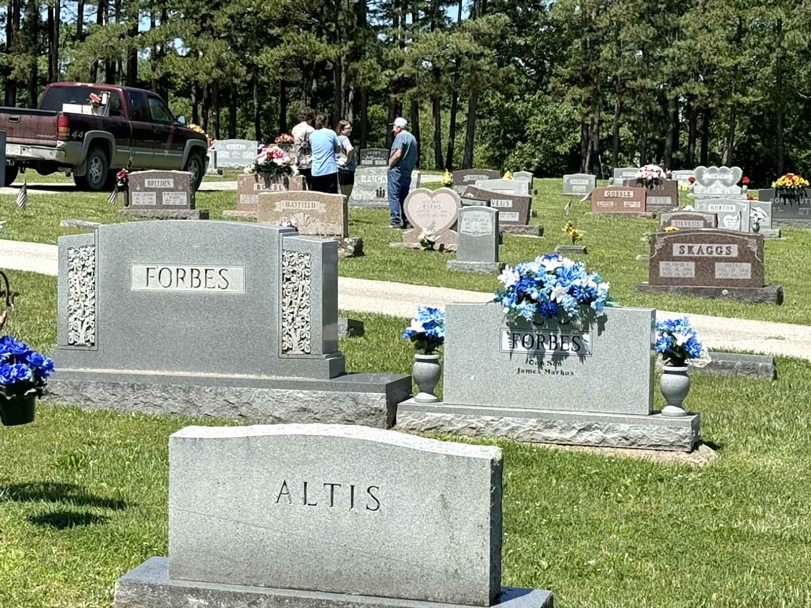 Memorial Day ceremony to honor veterans at state cemetery today ...