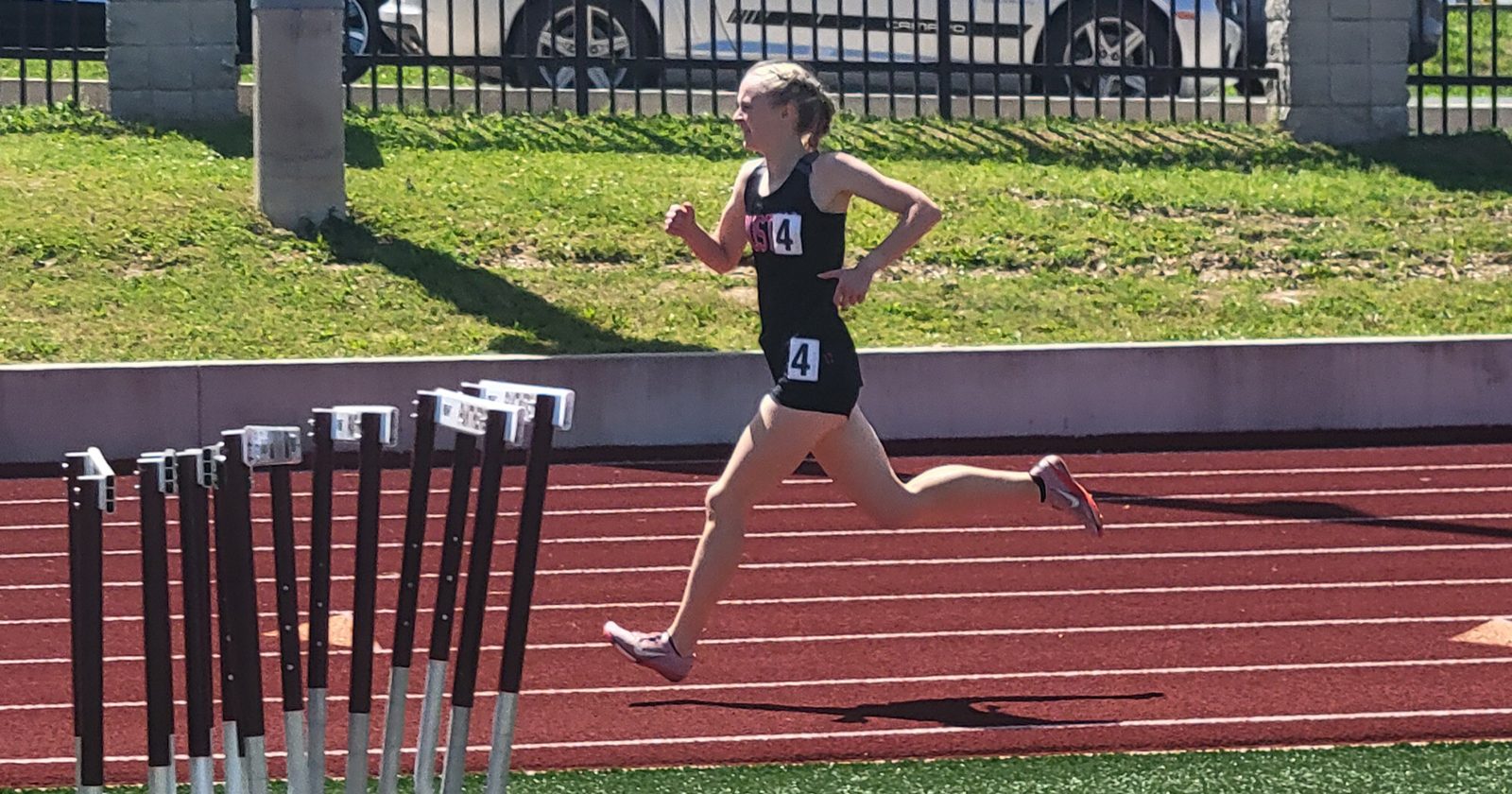 Three HHS girls qualify for state track meet - Houston Herald