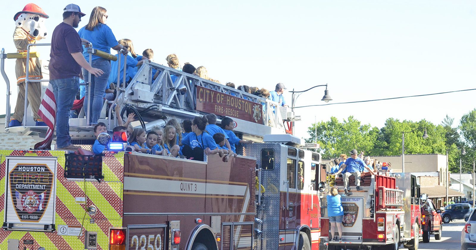 Houston first graders enjoy riding fire trucks through town - Houston ...