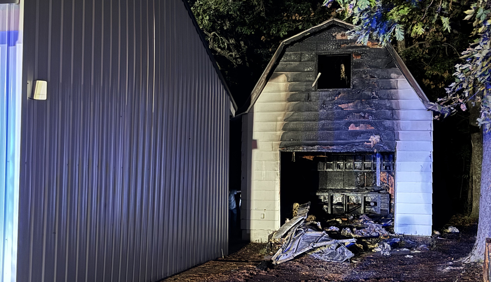 Firefighters respond to garage fire - Houston Herald