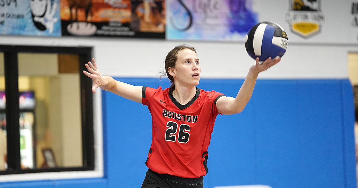 PHOTOS: HHS volleyball downs Bakersfield in opener - Houston Herald