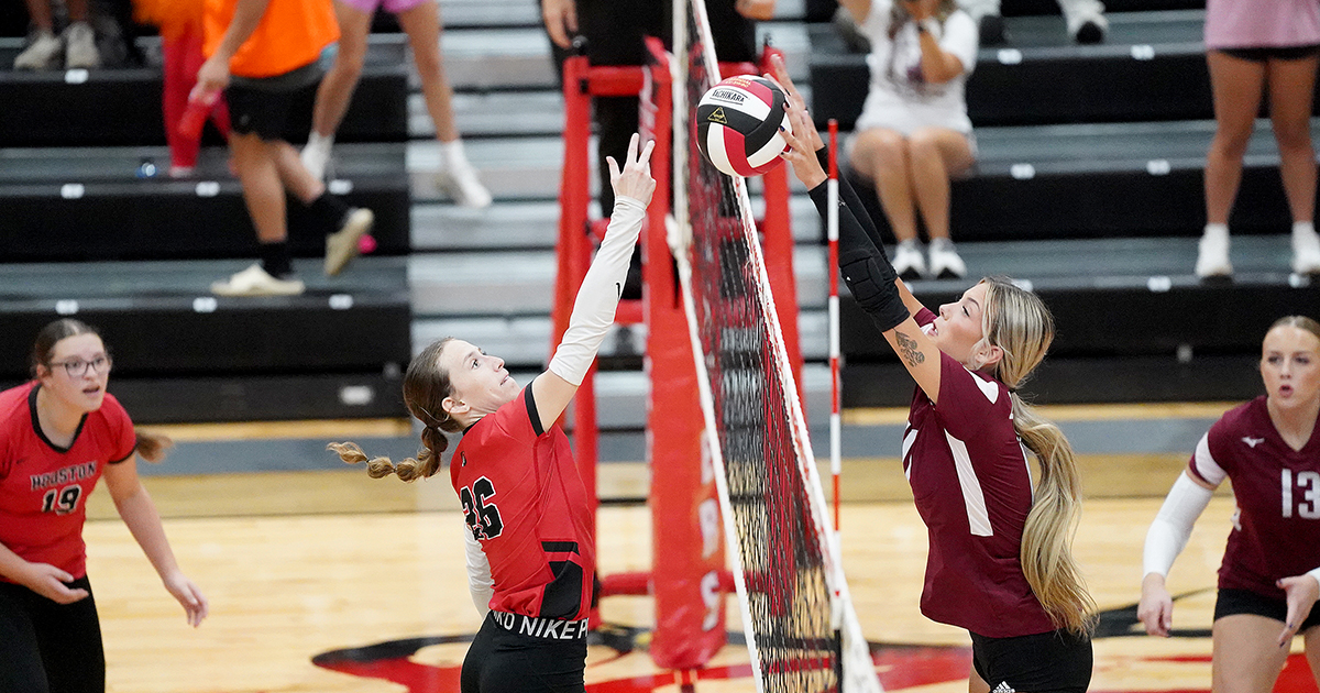 PHOTOS: HHS volleyball faces Willow Springs in SCA opener - Houston Herald
